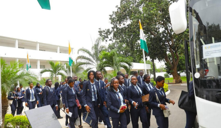 Visite guidée au Sénat d'une délégation de l'Université Polytechnique ...